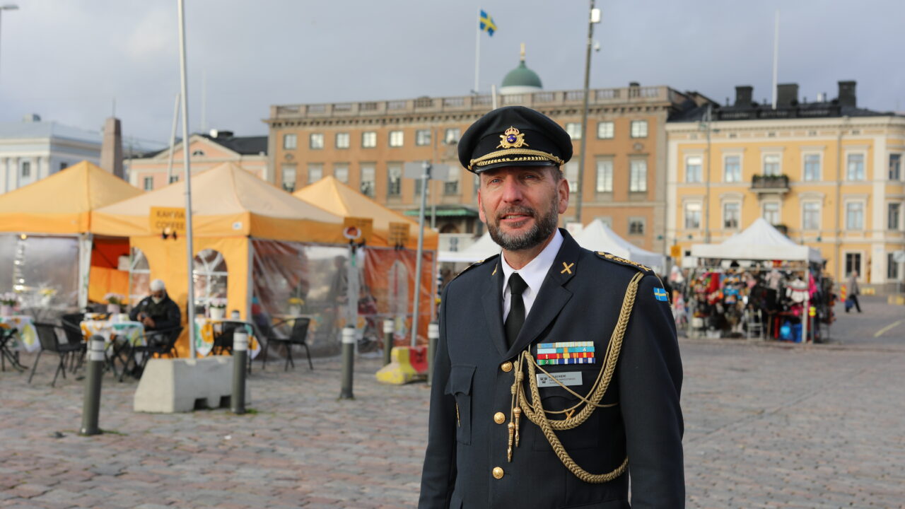 Han är svenska försvarets ögon och öron i Finland - Fanbäraren